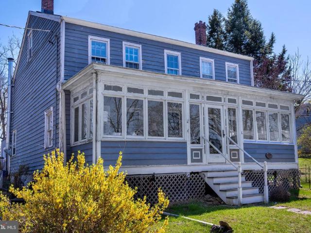 43 1/2 W Broad Street