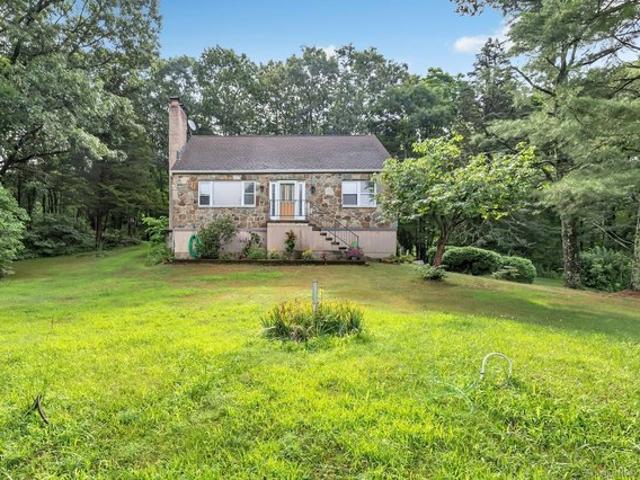 43 1/2 Willoughby Rd, Shelton, CT 06484