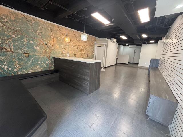 43 23 Main Streets first floor