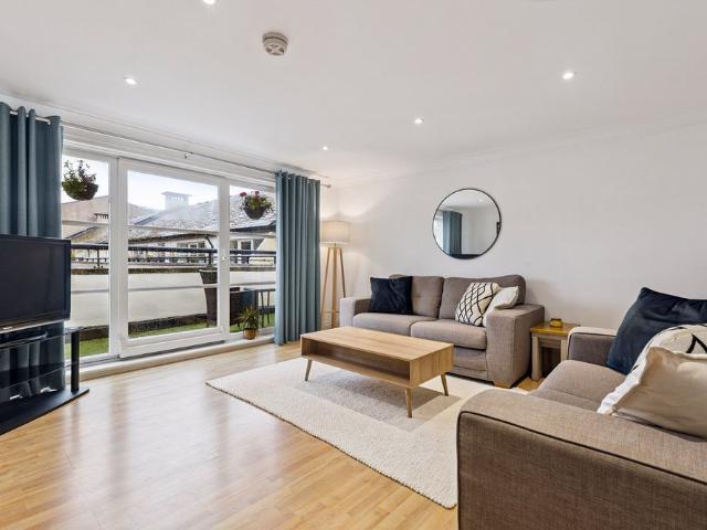4/3, 20 St Andrews Square