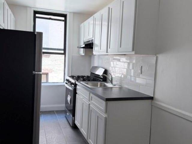 43 33 46 Street D9