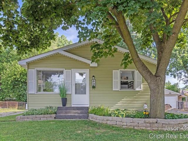 43 35th St SE, Wyoming, MI 49548