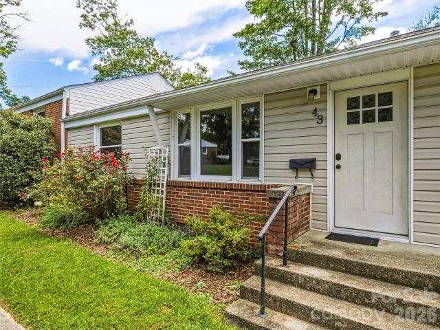 43 Trowbridge Lane
