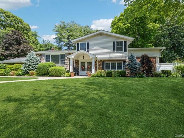 43 Viola Dr, Glen Cove, NY 11542