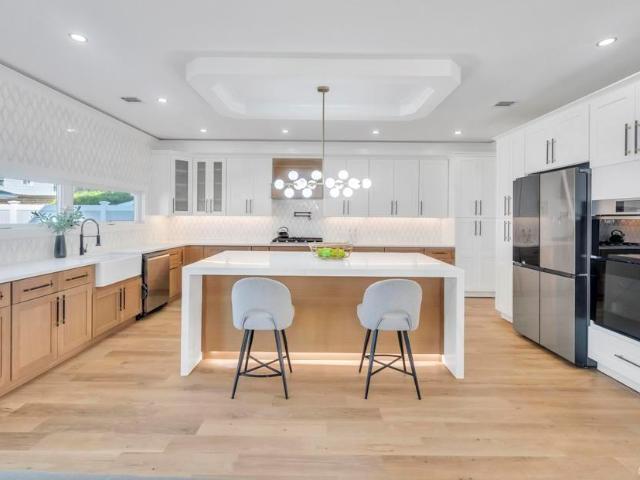 43 W Cabot Ln, Westbury, NY 11590 | MLS #960389