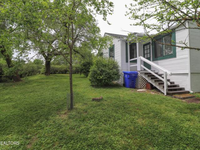 43 W Circle Rd