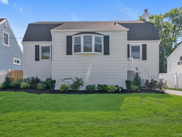 43 Westside Ave, Freeport, NY 11520