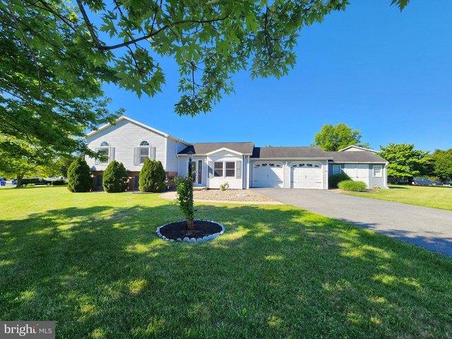 43 Wheatfield Dr, Carlisle, PA 17015