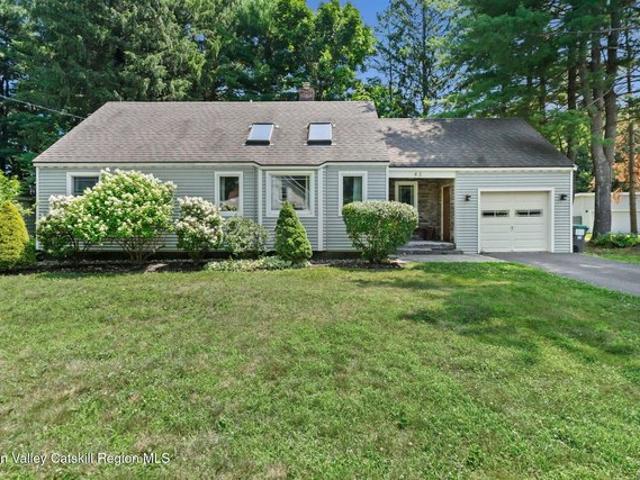 43 William St, Kinderhook, NY 12106