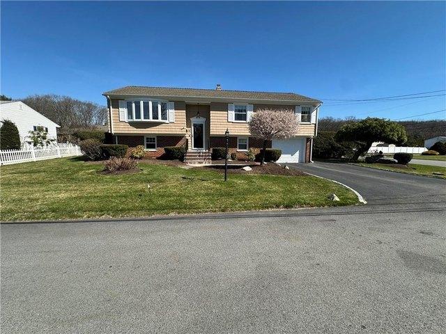 43 Bicentennial Way, North Providence, RI 02911