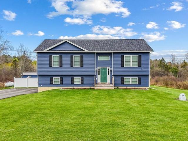 43 Boxwood Ln, Hermon, ME 04401
