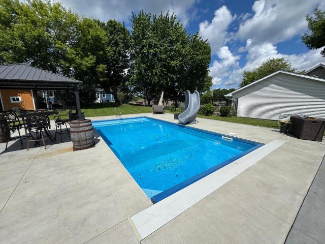 43 Central Avenue W
