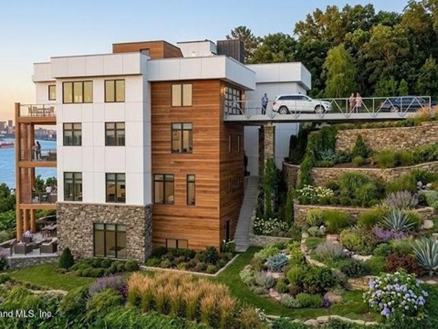 43 Cecila Ct, Staten Island, NY 10304