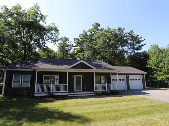 43 Cherry Ln, Newport City, VT 05855