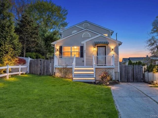 43 Comus Rd, Rocky Point, NY 11778