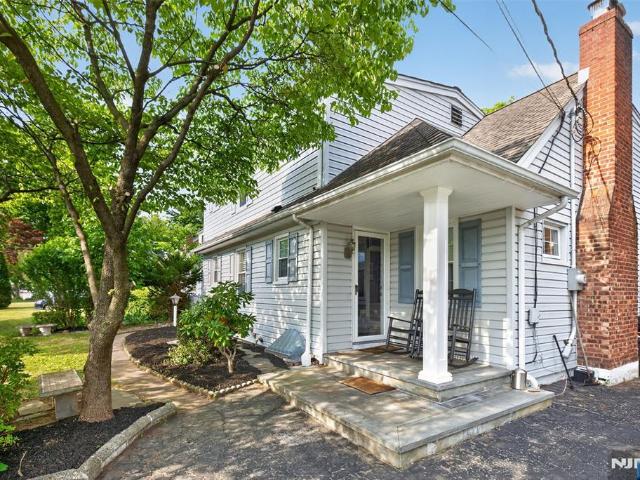 43 Colonial Parkway