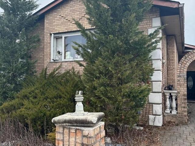 43 Country Woods Ln, Staten Island, NY 10308