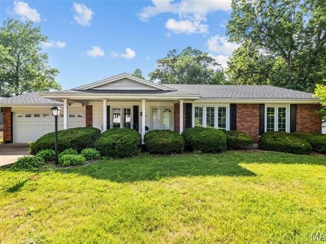43 Club Grounds North Dr, Florissant, MO 63033