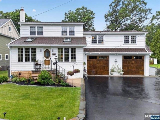43 Dairy St, Midland Park, NJ 07432