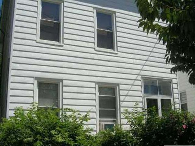 43 Division St, 2 beds, 1 full bath