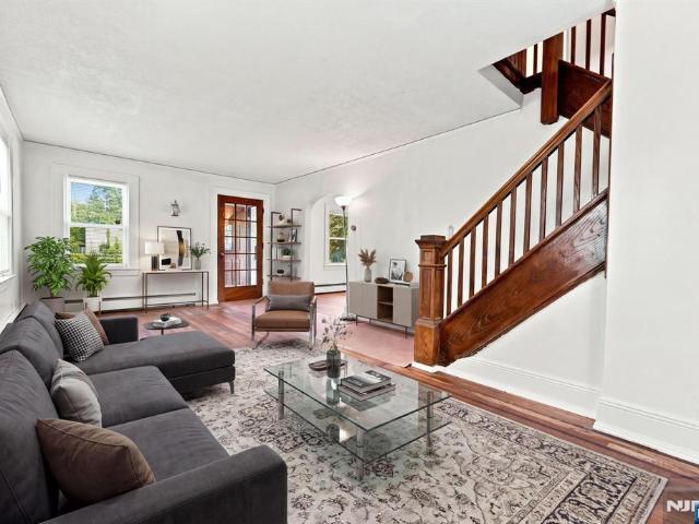 43 Esmond Place