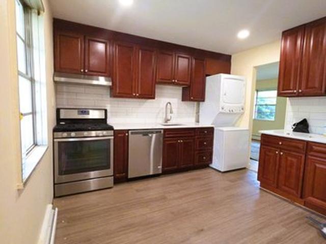 43 Fairview Dr Apt 2, Danbury, CT 06810
