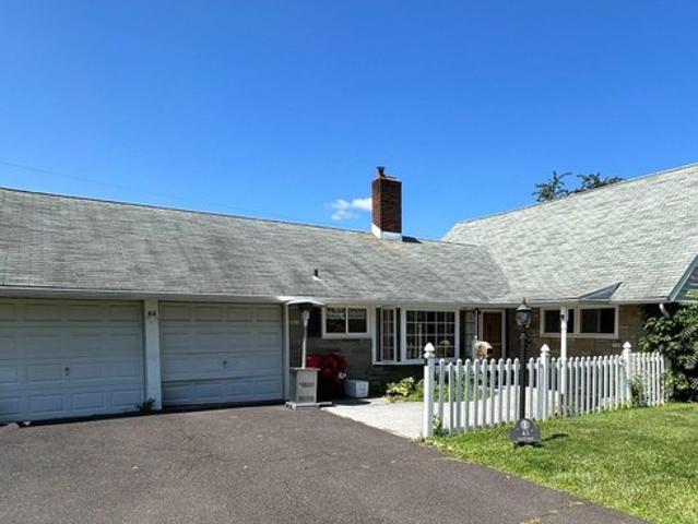 43 Falcon Rd, Levittown, PA 19056