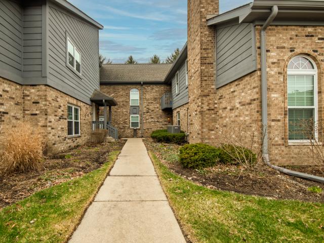 43 Foxcroft Rd, Unit 43127, Naperville, IL 60565 | MLS #12602 | Compass