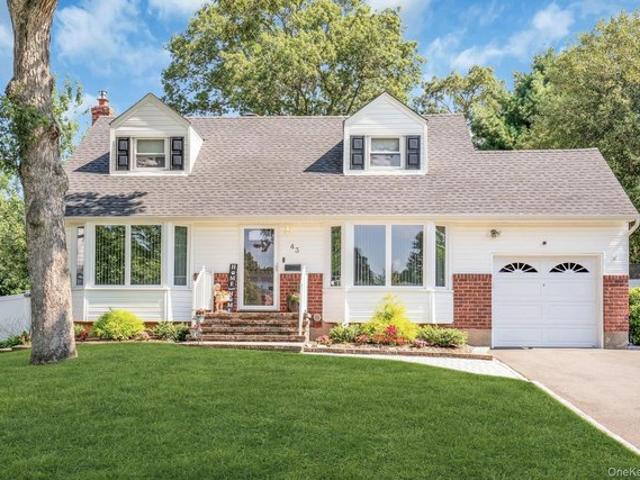 43 Genesee Dr, Commack, NY 11725