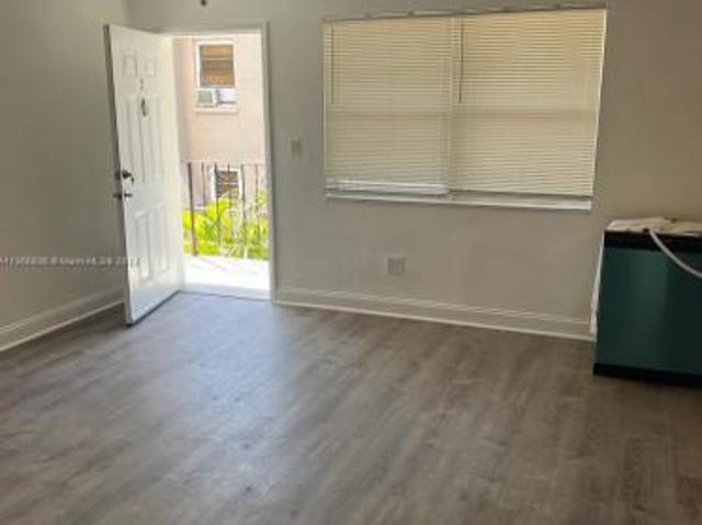 43 Glen Royal Pkwy #6, Miami, FL 33125