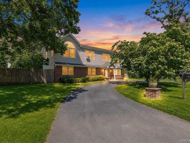 43 Harrison Dr, Shirley, NY 11967