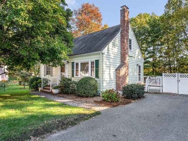 43 Hiawatha Rd, Woburn, MA 01801