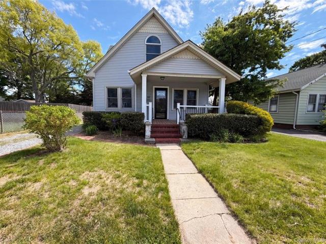 43 Highland Ave, Patchogue, NY 11772