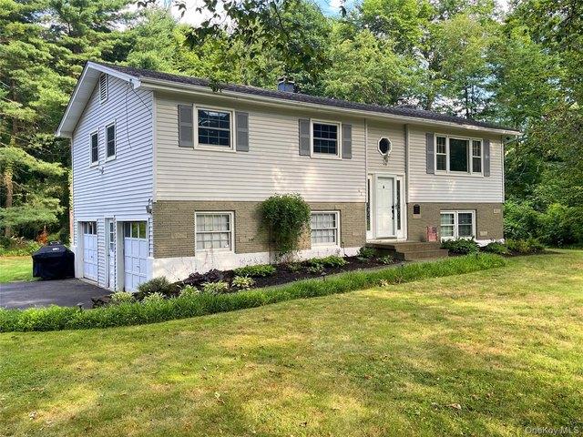 43 Julie Dr, Hopewell Junction, NY 12533