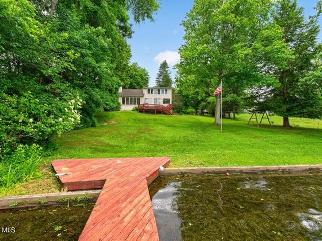 43 Lakeview Dr, Chatham, NY 12184
