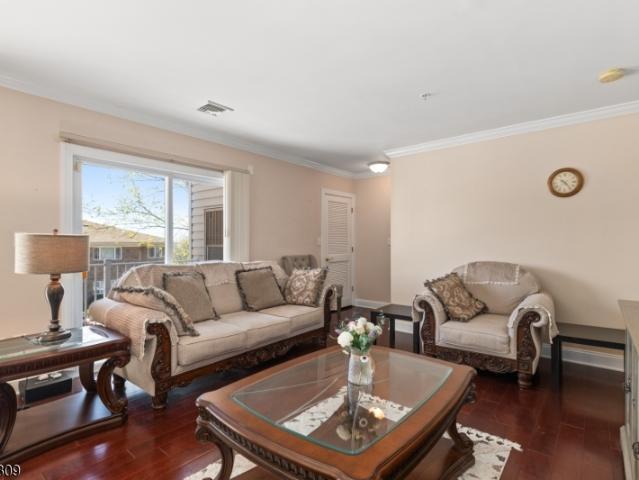 43 Manchester Ct