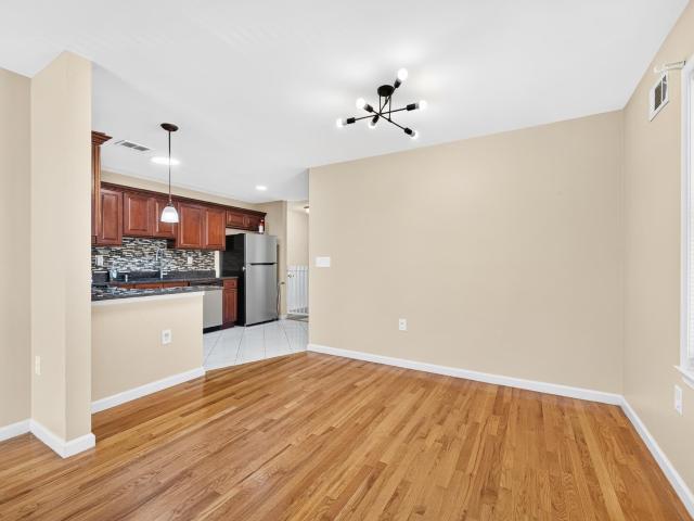43 Manhattan Ave # 1