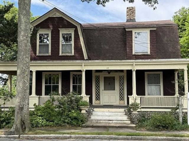 43 Main St, Mattapoisett, MA 02739