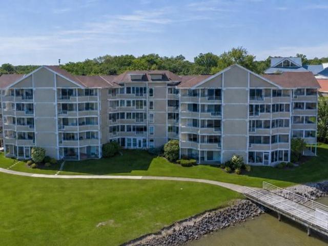 43 Marina Point Dr, Sandusky, OH 44870