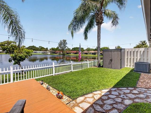 43 Mayfair Ln, Boynton Beach, FL 33426