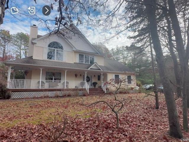 43 N Cozine Rd, Manorville, NY 11949