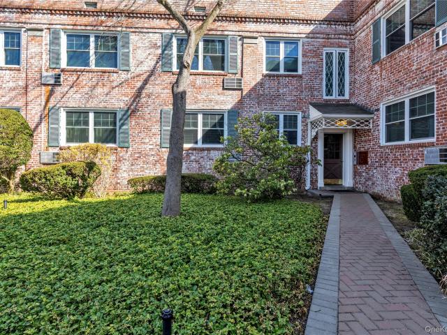 43 N Forest Ave, Unit C23, Rockville Centre, NY 11570 | MLS #981347 | Compass
