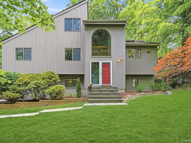 43 Powder Horn Rd, Cortlandt Manor, NY 10567