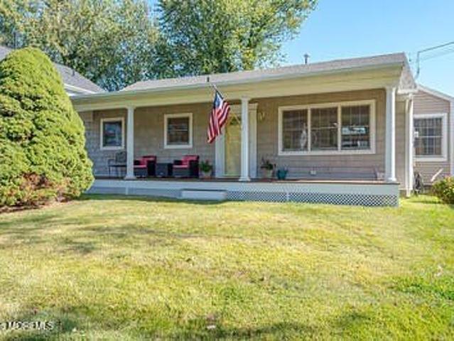 43 Roosevelt Cir W, Red Bank, NJ 07701