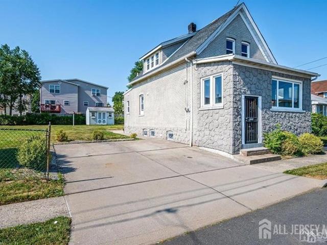 43 Saint Ann St, Carteret, NJ 07008
