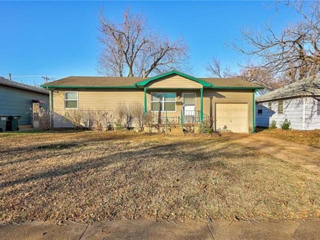 43 Shirley Ln, Edmond, OK 73003
