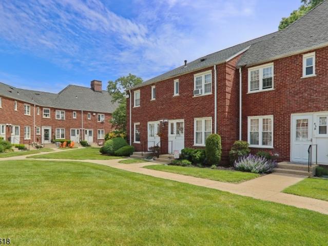 43B Parkway Village