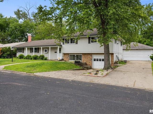 4004 N Brookridge Pl, Peoria, IL 61614