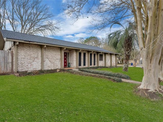 4004 Briarglen Dr, Dickinson, TX 77539 | MLS #85568 | Compass