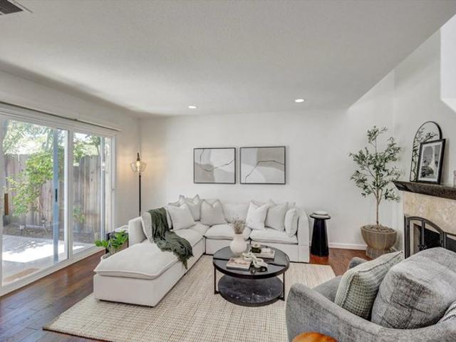 4004 Carmel Springs Way, San Diego, CA 92130